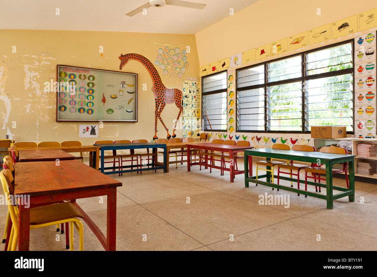 Primary school classroom hi-res stock photography and images - Alamy
