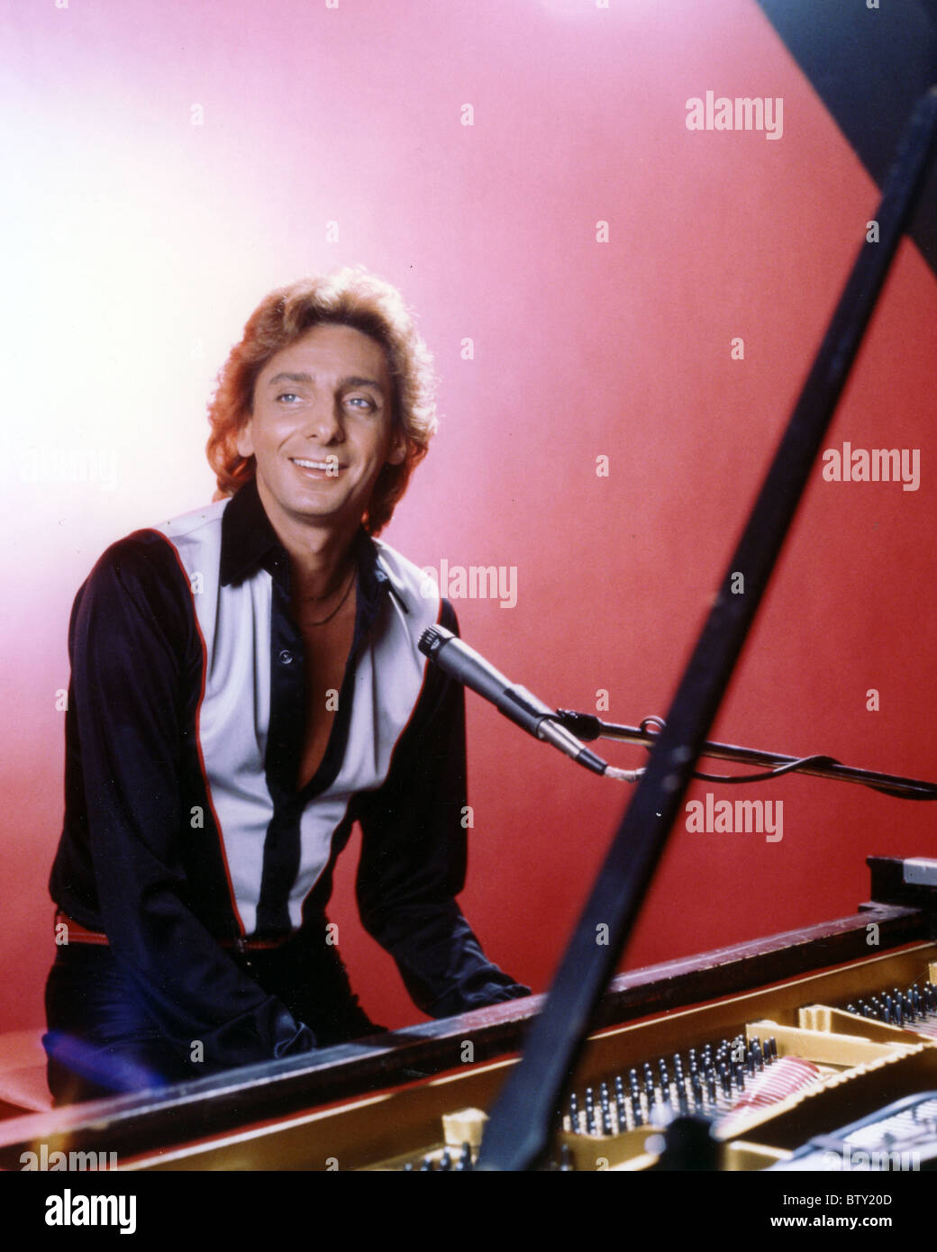 Barry manilow hi-res stock photography and images - Alamy
