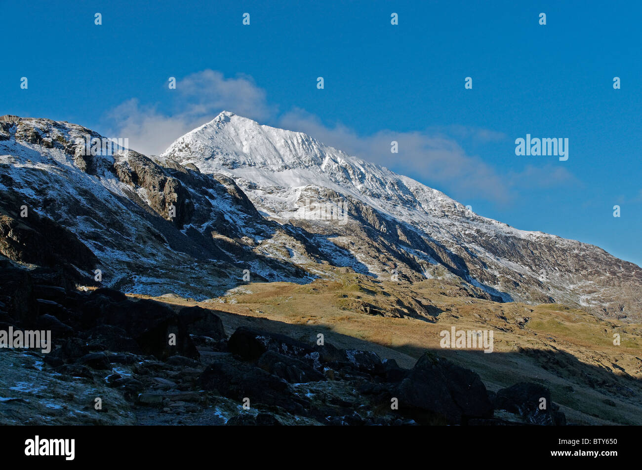 Crib goch in winter conditions hi-res stock photography and images - Alamy