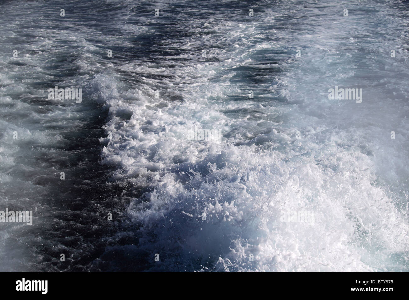 Water behind ship hi-res stock photography and images - Alamy