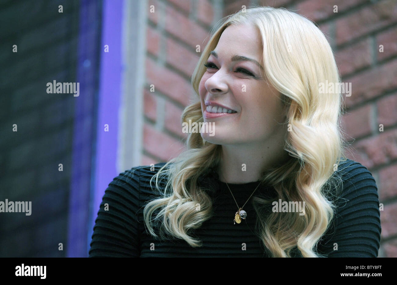 Yodel competition hi-res stock photography and images - Alamy