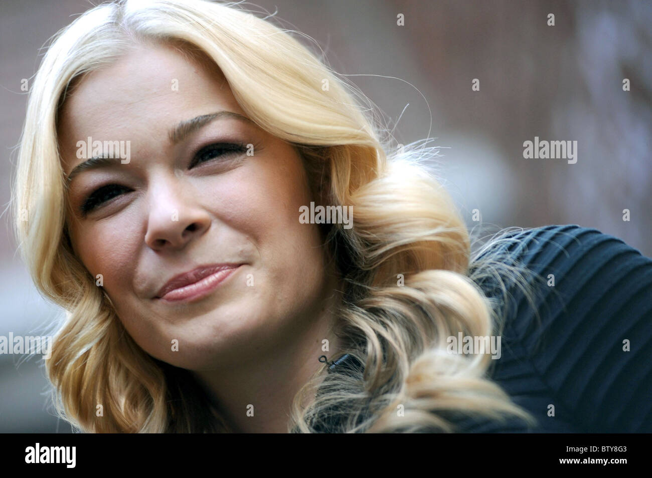 Yodel competition hi-res stock photography and images - Alamy