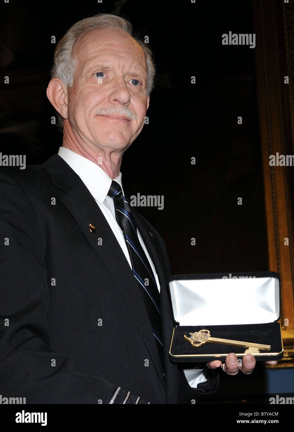 Mayor Bloomberg Presents Captain Chesley Sullenberger and the Crew of ...