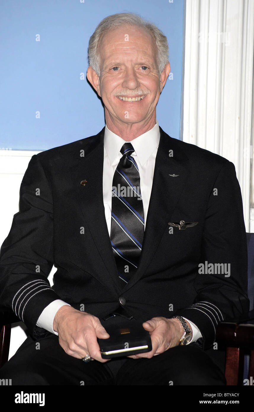 Mayor Bloomberg Presents Captain Chesley Sullenberger and the Crew of ...