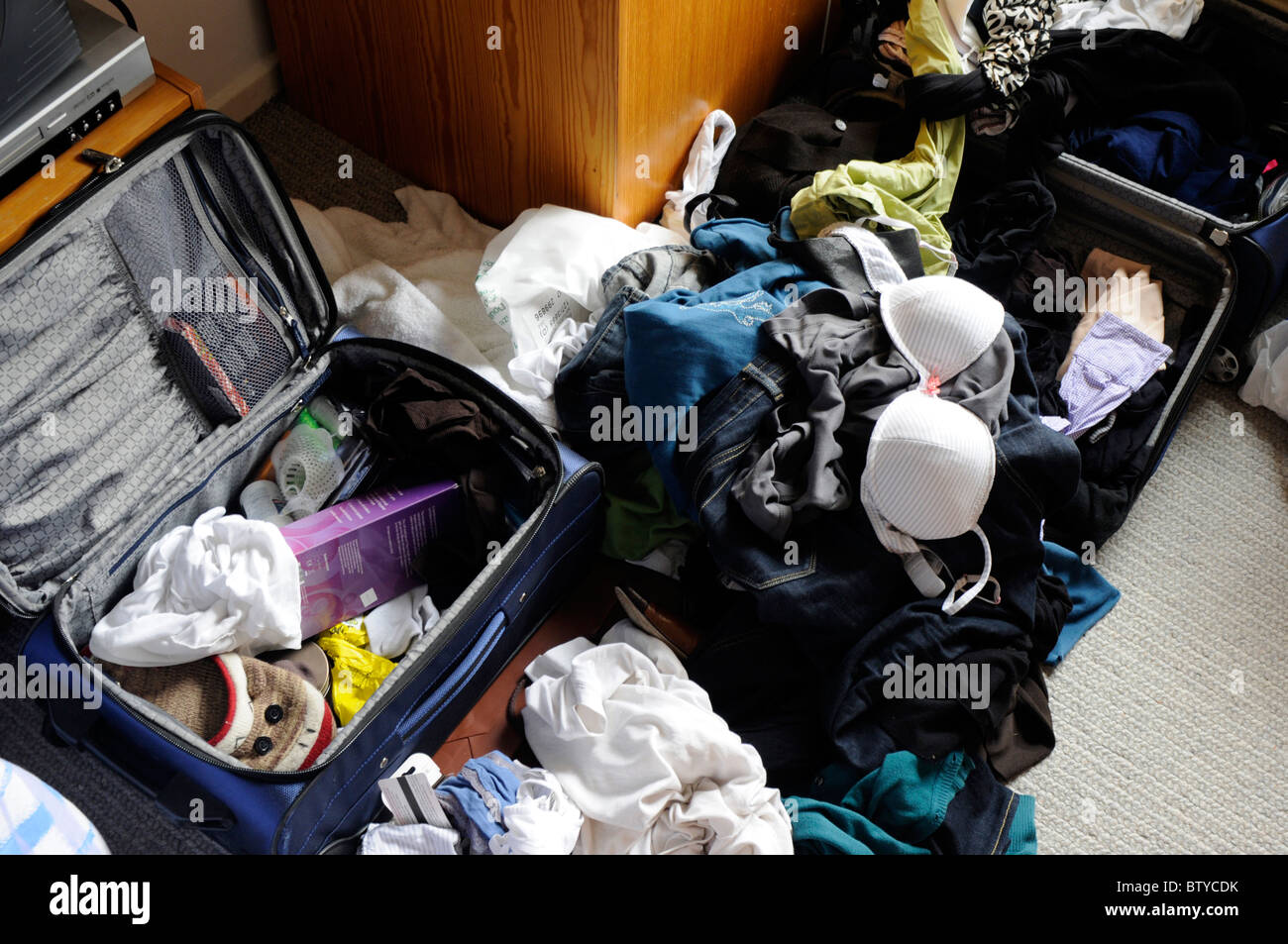 Disarray luggage hi-res stock photography and images - Alamy