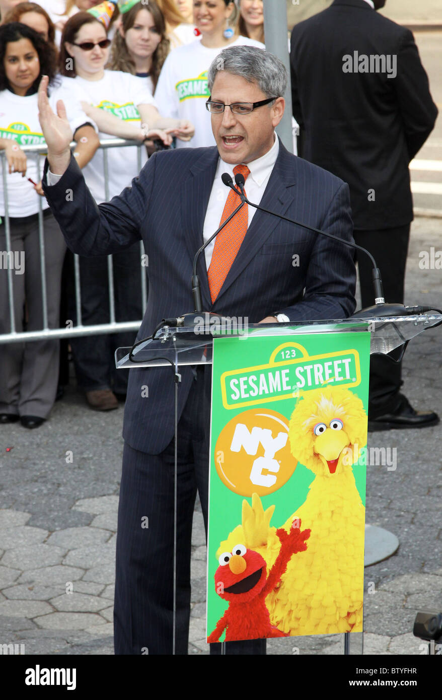 SESAME STREET Day Commemorates Show's 40th Anniversary Stock Photo - Alamy