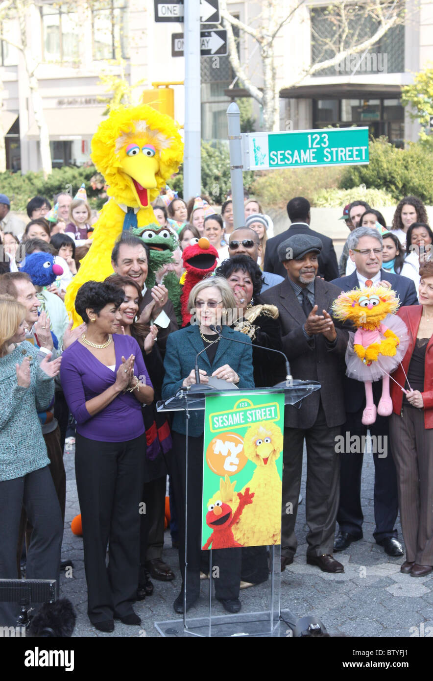 Grover sesame street hi-res stock photography and images - Alamy