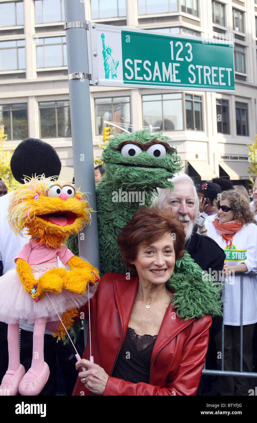 SESAME STREET Day Commemorates Show's 40th Anniversary Stock Photo - Alamy
