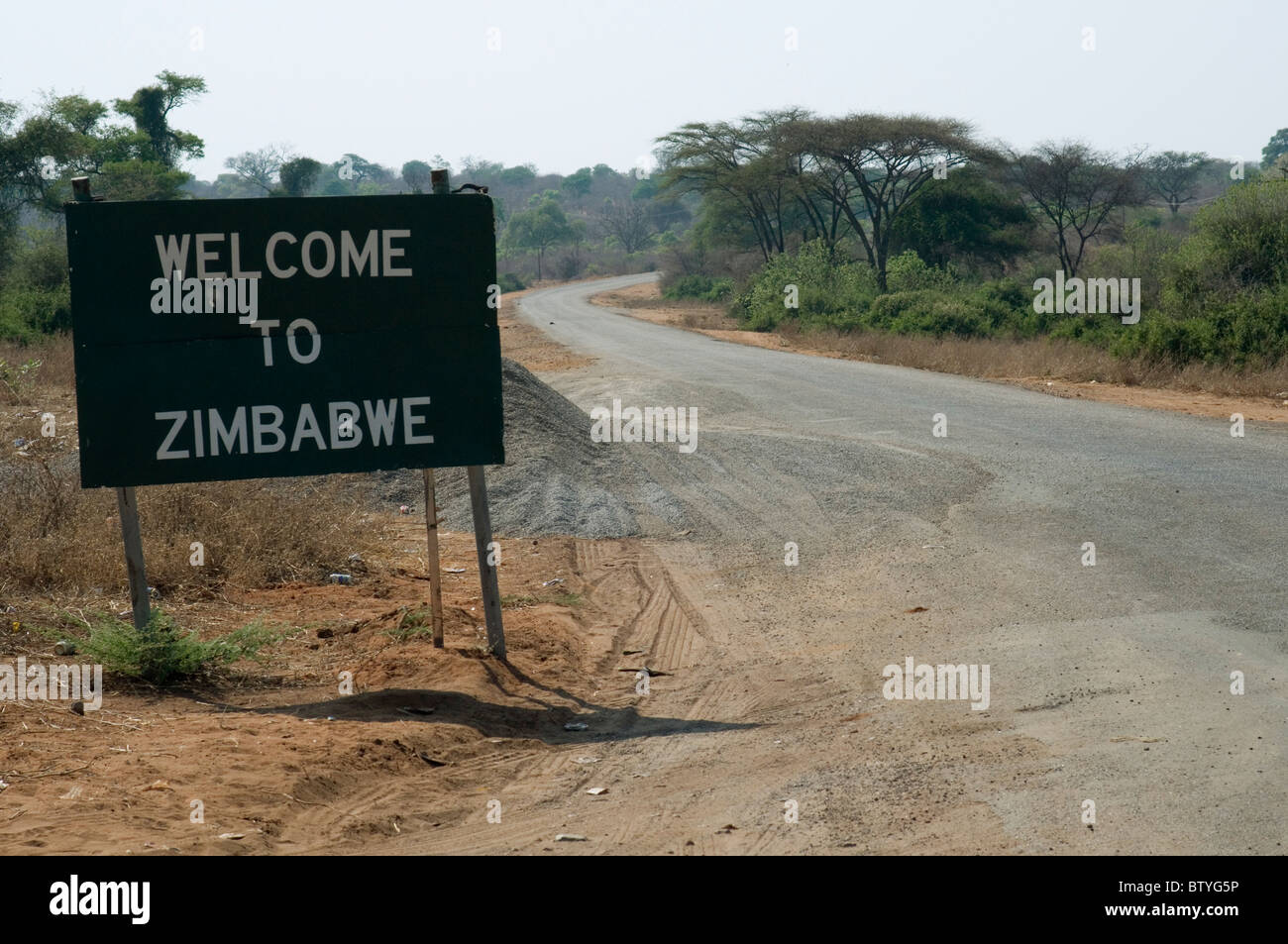 Zimbabwe botswana border hi-res stock photography and images - Alamy