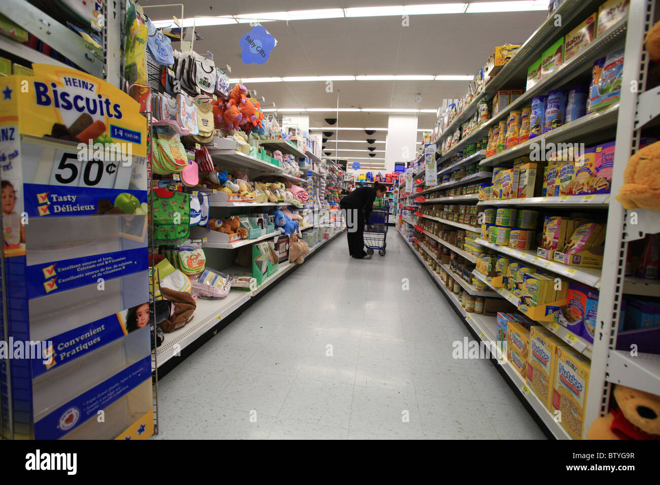 Inside walmart supermarket hi-res stock photography and images - Alamy