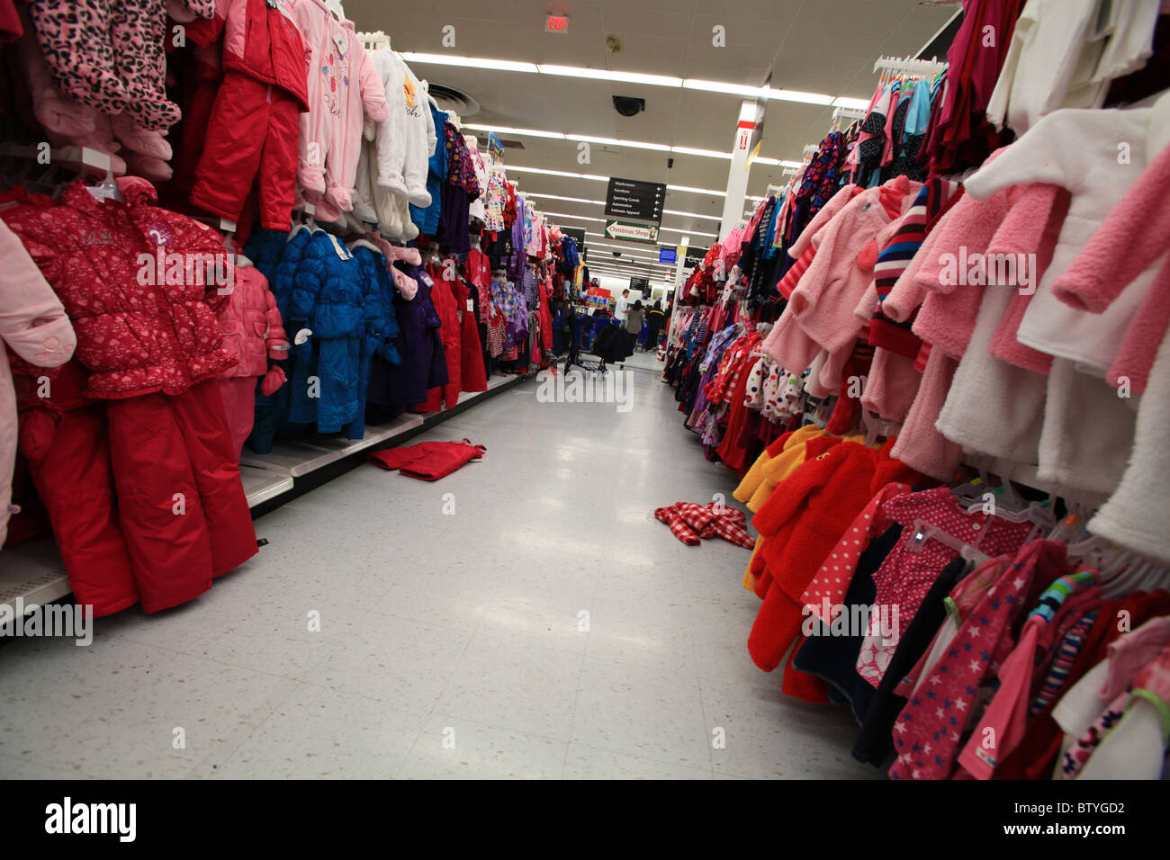 Inside walmart supermarket hi-res stock photography and images - Alamy