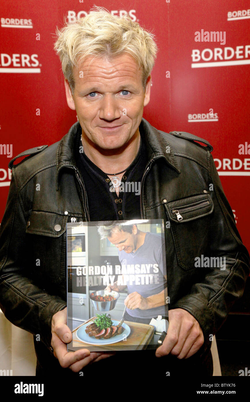Gordon ramsay cook book hi-res stock photography and images - Alamy