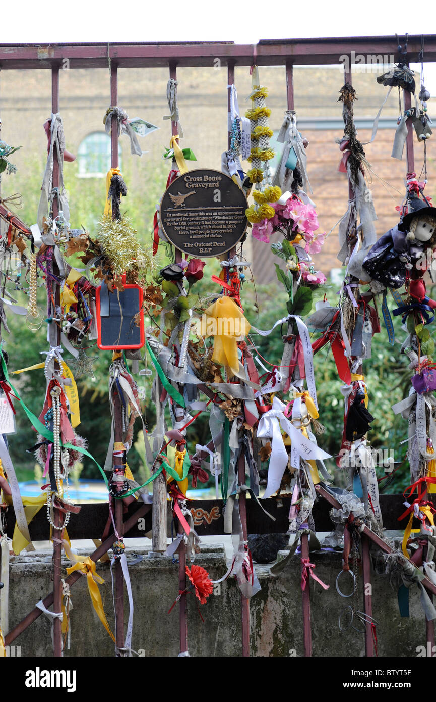 crossbones graveyard burialground Southwark london Stock Photo - Alamy