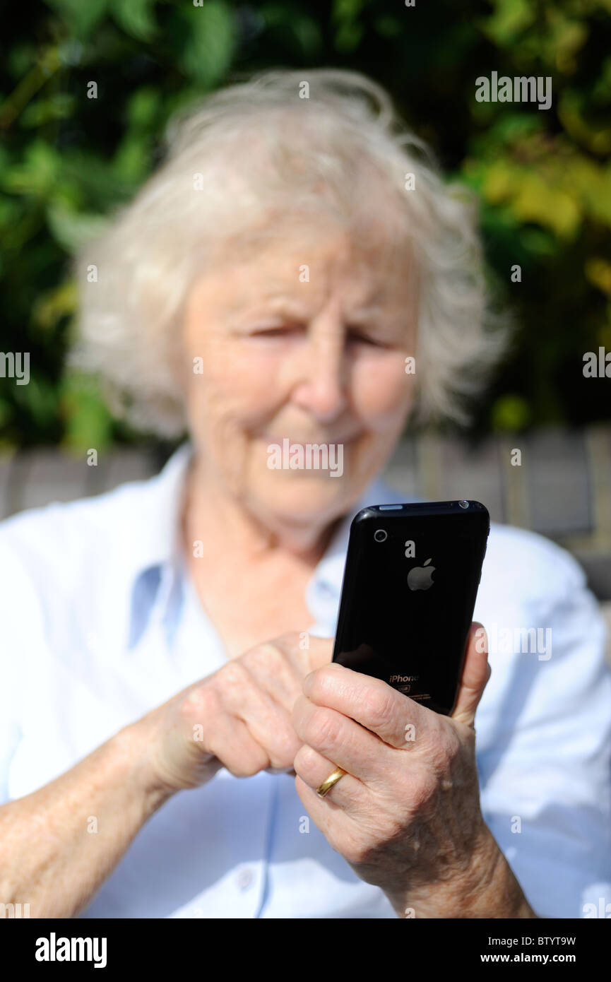 elderly lady using iphone Stock Photo - Alamy