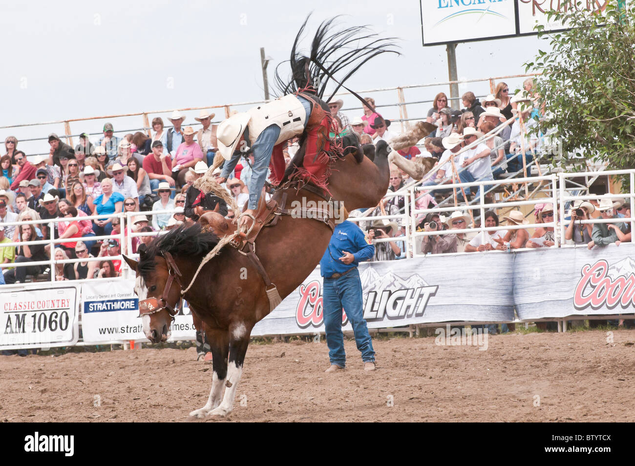 Cowboy, saddle bronc riding, Strathmore Heritage Days, Rodeo ...