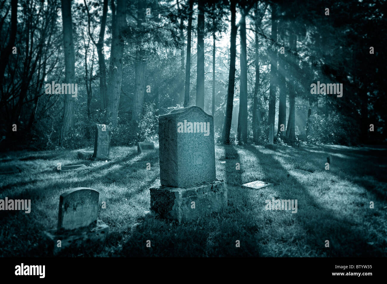 Scary cemetery hi-res stock photography and images - Alamy
