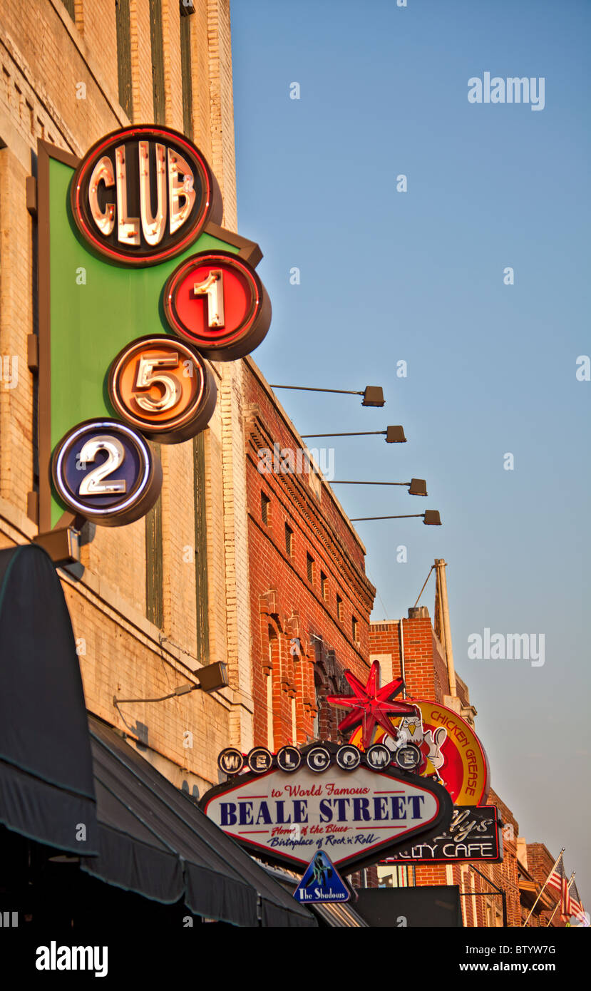 Sign for Club 152 and the Welcome to Beale Street sign on Beale St ...