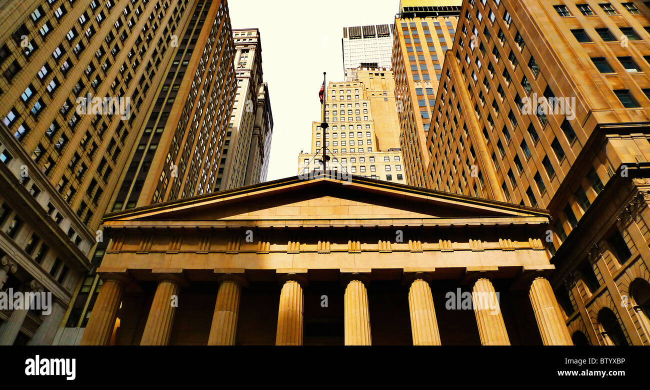 Financial street district hi-res stock photography and images - Alamy