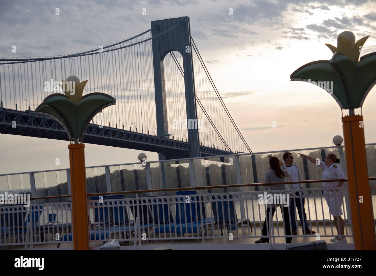 Verrazano narrows bridge hi-res stock photography and images - Alamy