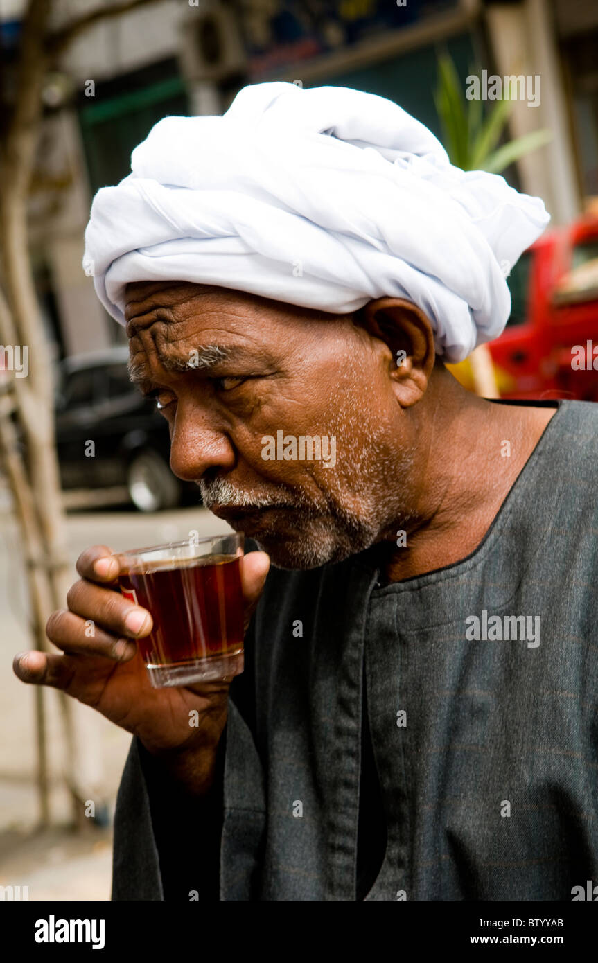 Portrait of an Egyptian man in the narrow market streets of Cairo Stock ...