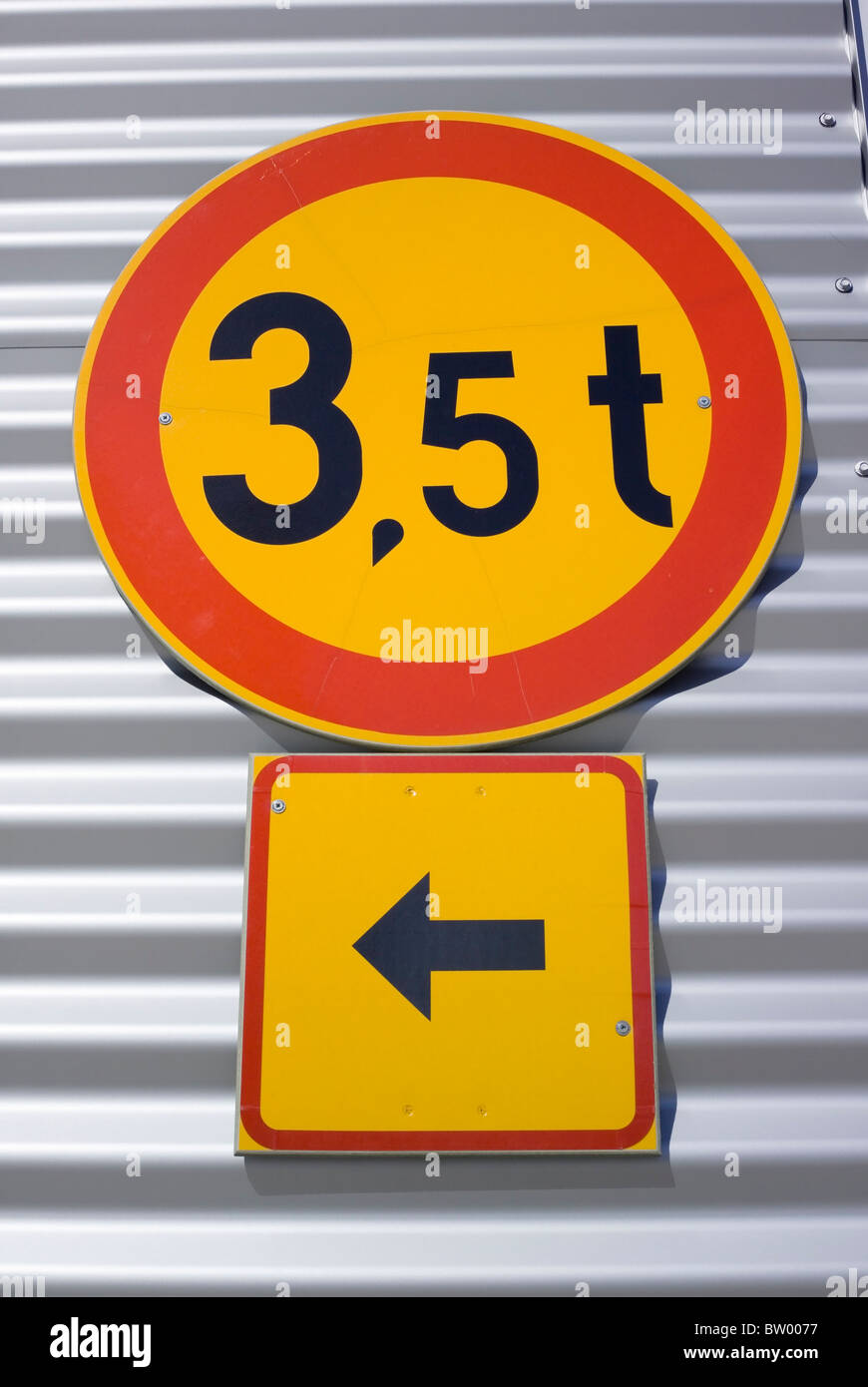 Weight limit hi-res stock photography and images - Alamy