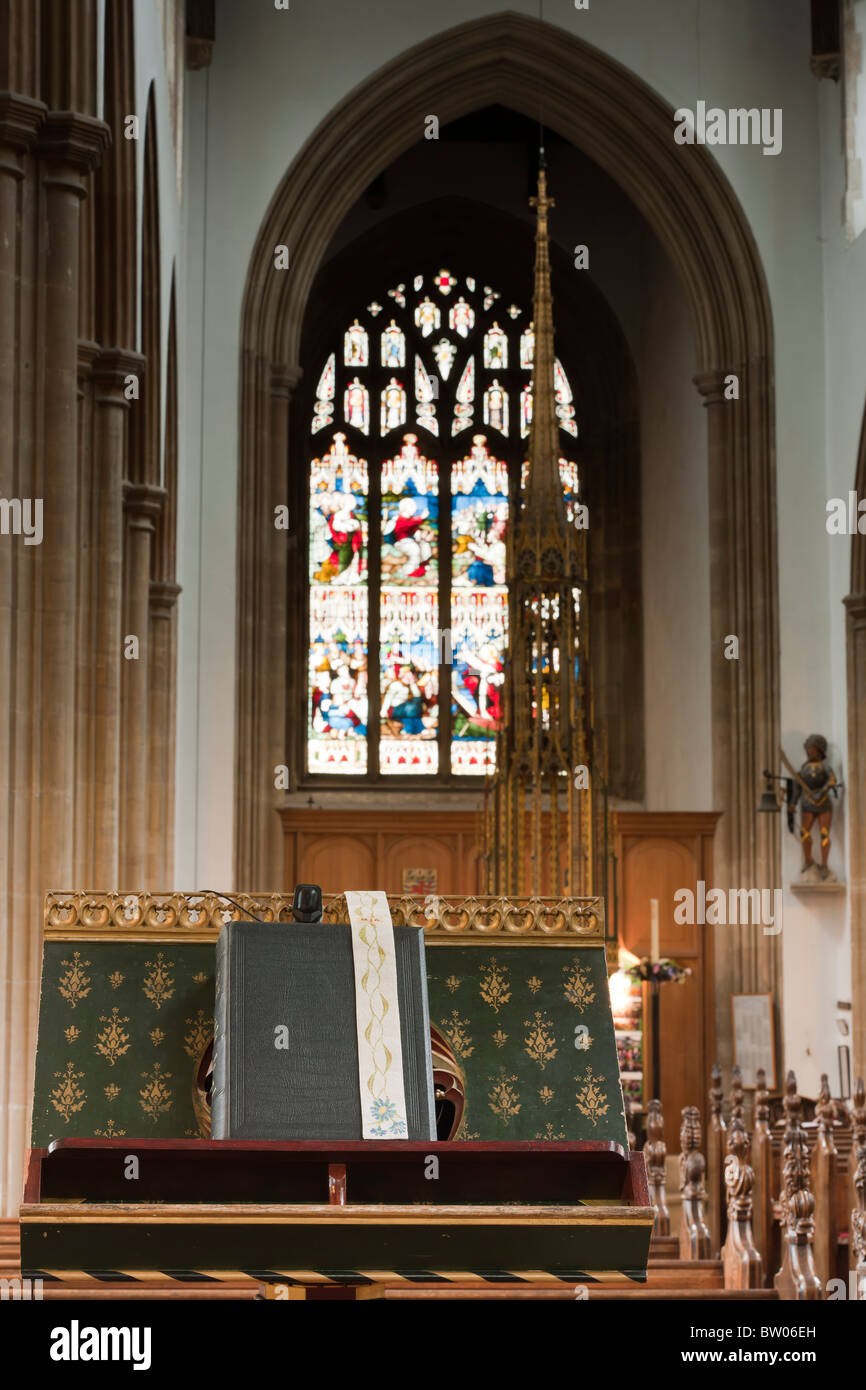 English Church interior - Church Nave Stock Photo - Alamy