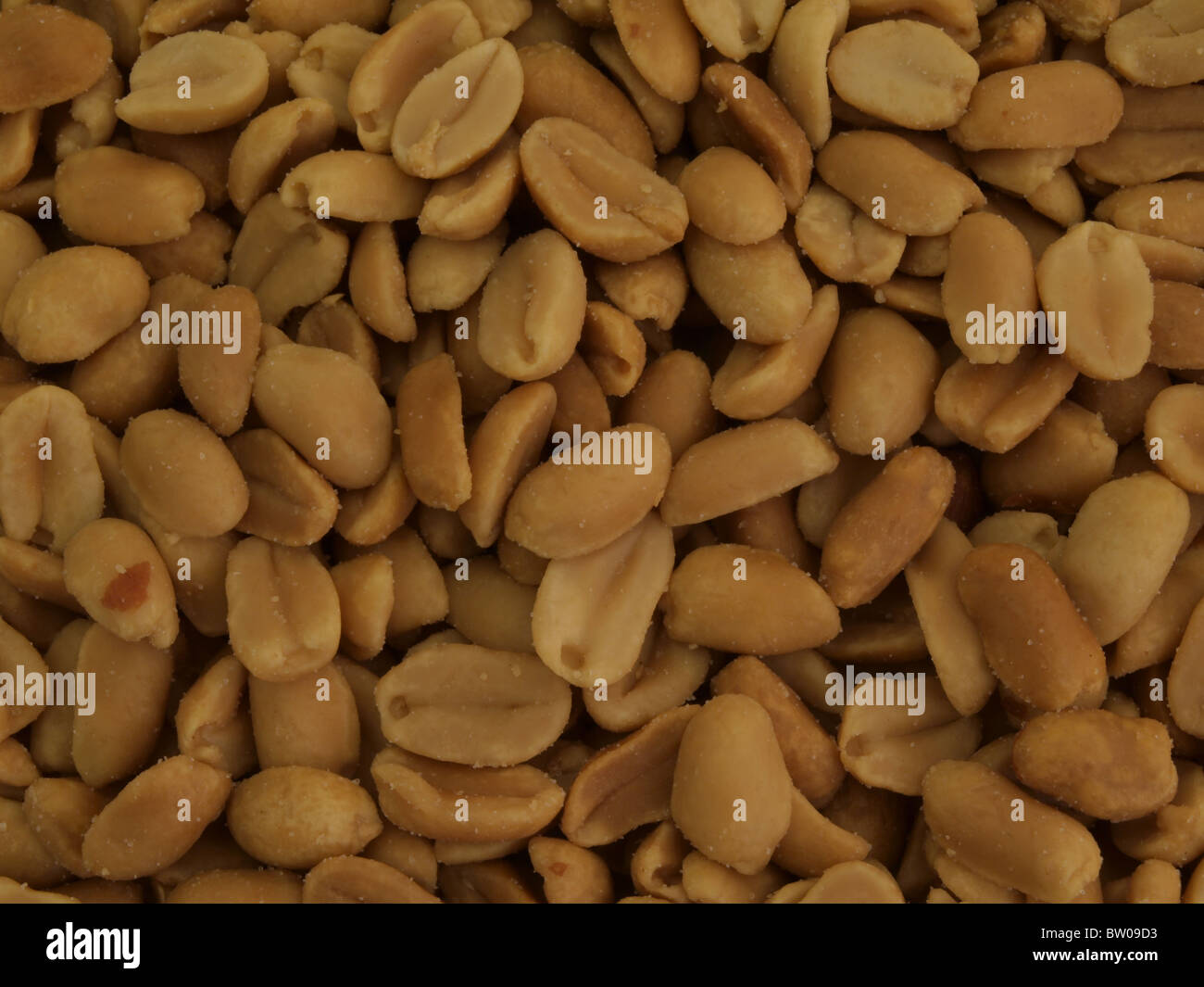 Roasted peanuts or groundnuts with no background Stock Photo - Alamy