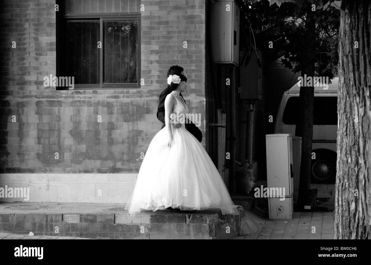 Chinese bride in white Black and White Stock Photos & Images - Alamy