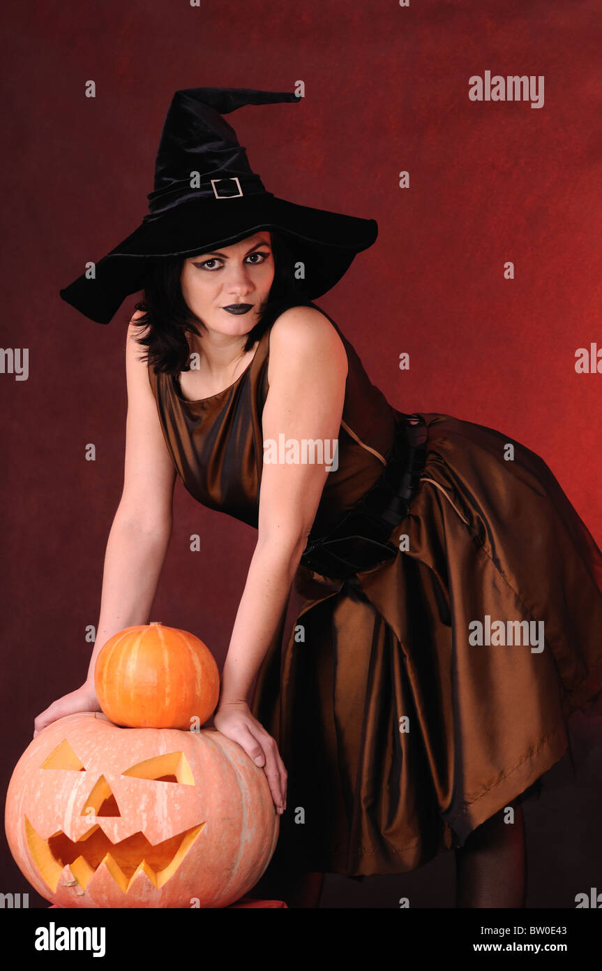 Hexen hexe hexe zauberin zauberin hi-res stock photography and images ...