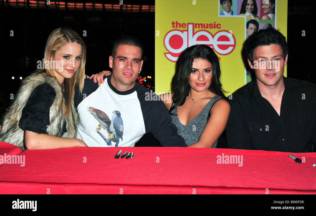 GLEE: The Music, Vol. 1 Cast CD Signing Stock Photo - Alamy