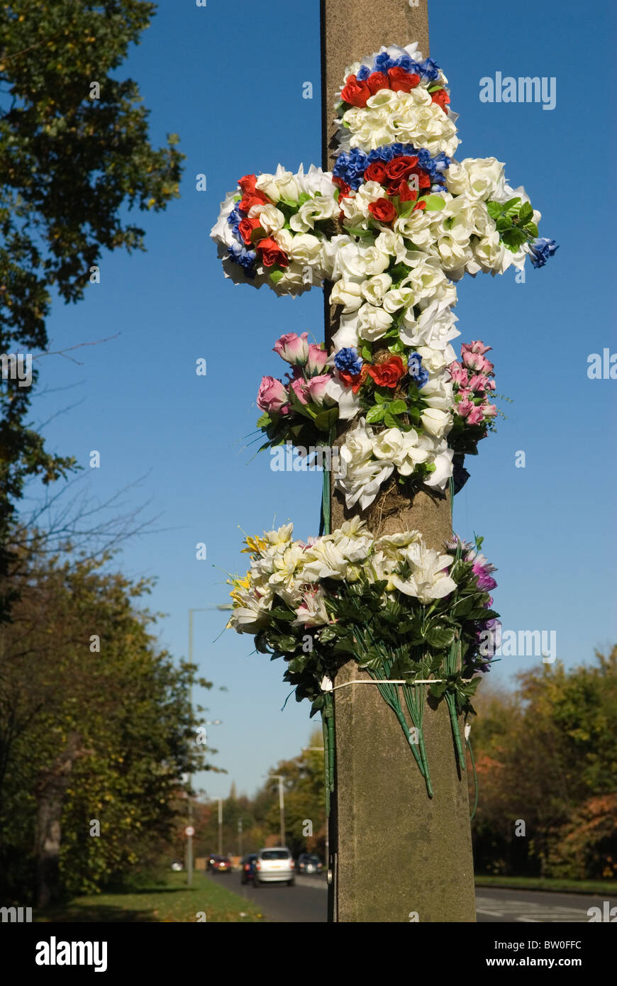 Car crash memorial hi-res stock photography and images - Alamy