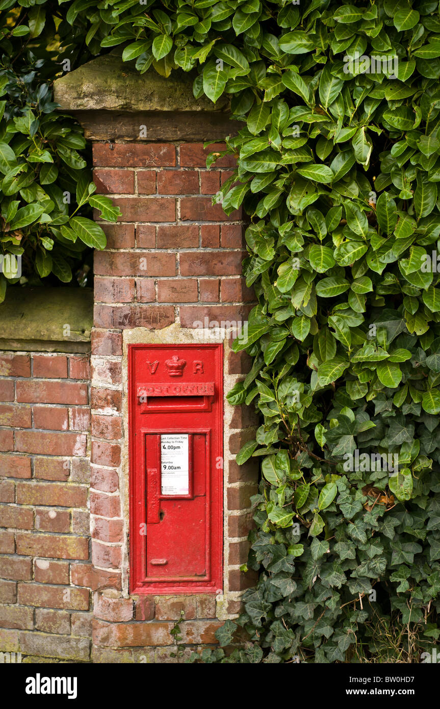 Wall mounted vr postbox hi-res stock photography and images - Alamy