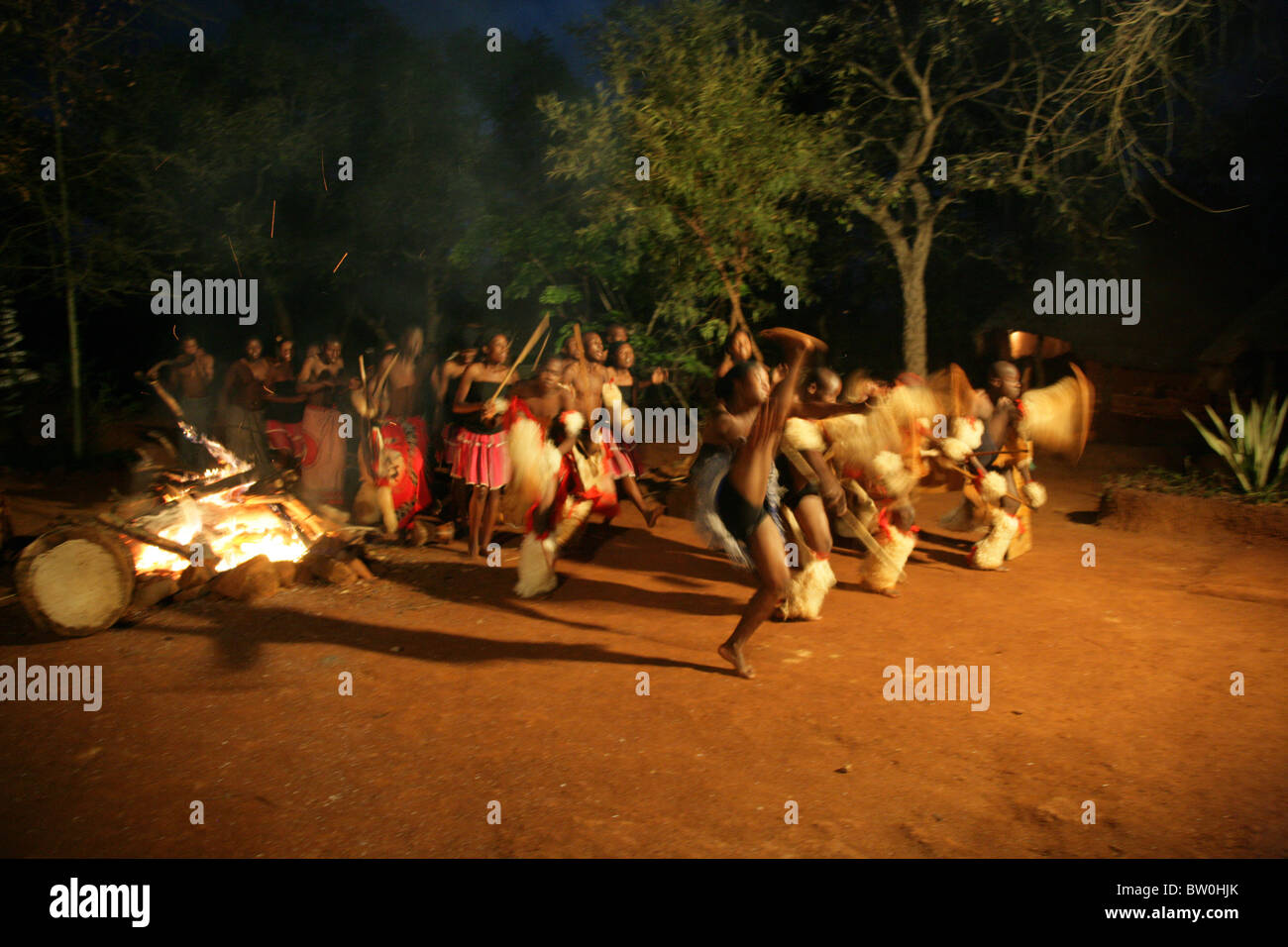 South africa traditional women dance hi-res stock photography and ...