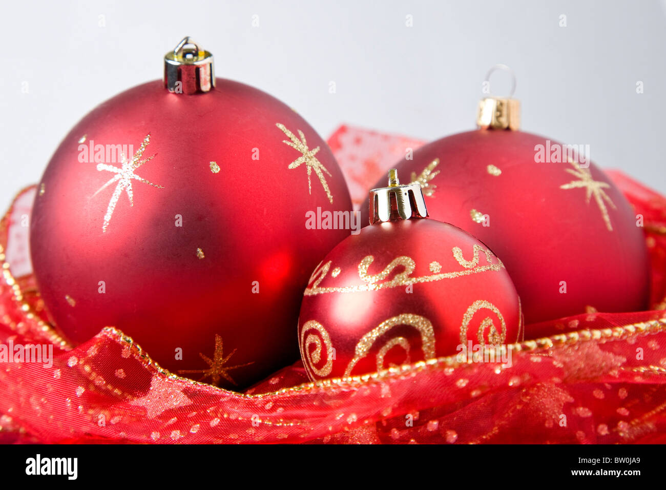 Red bauble ribbon arrangement hi-res stock photography and images - Alamy