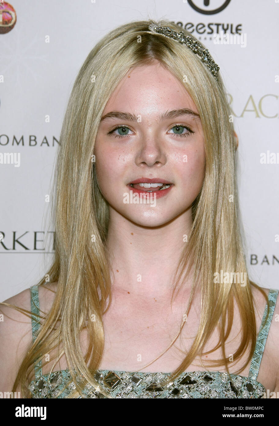 Elle fanning nutcracker in 3d hi-res stock photography and images - Alamy