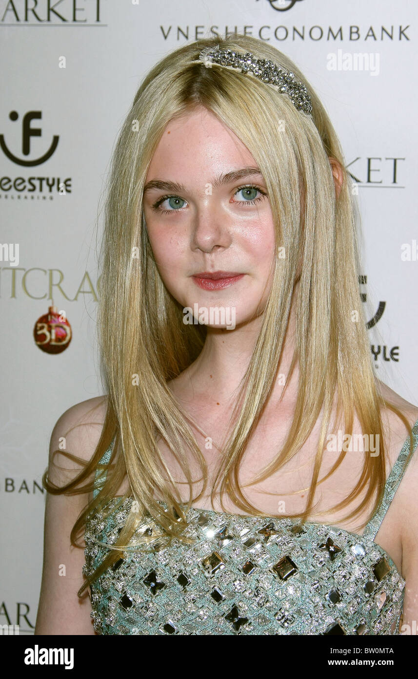 Elle fanning nutcracker in 3d hi-res stock photography and images - Alamy