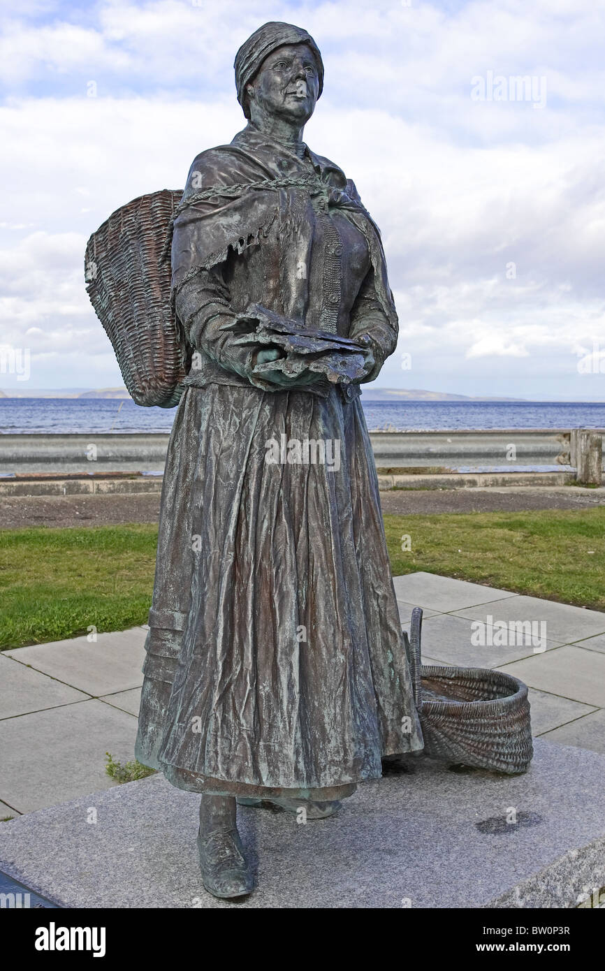 Nairn bronze statue fishwife hi-res stock photography and images - Alamy