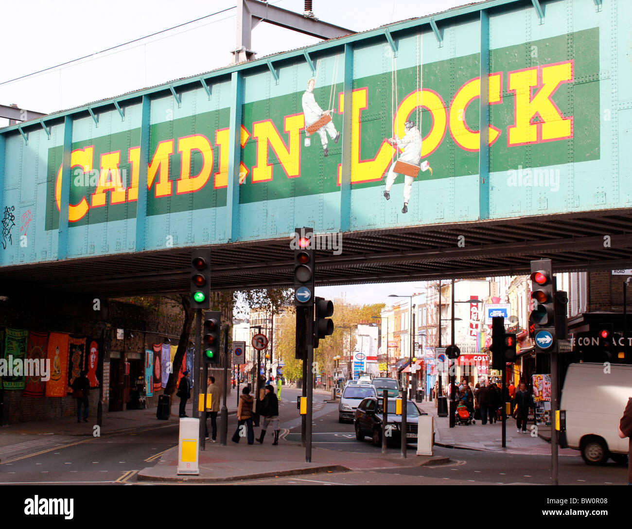 Train bridge over road hi-res stock photography and images - Alamy