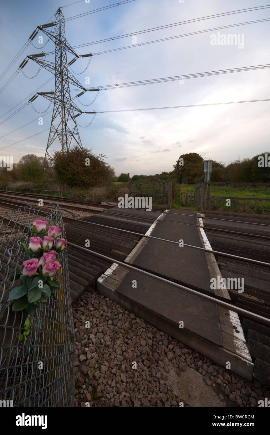 Pedestrian crossing over railway lines hi-res stock photography and ...