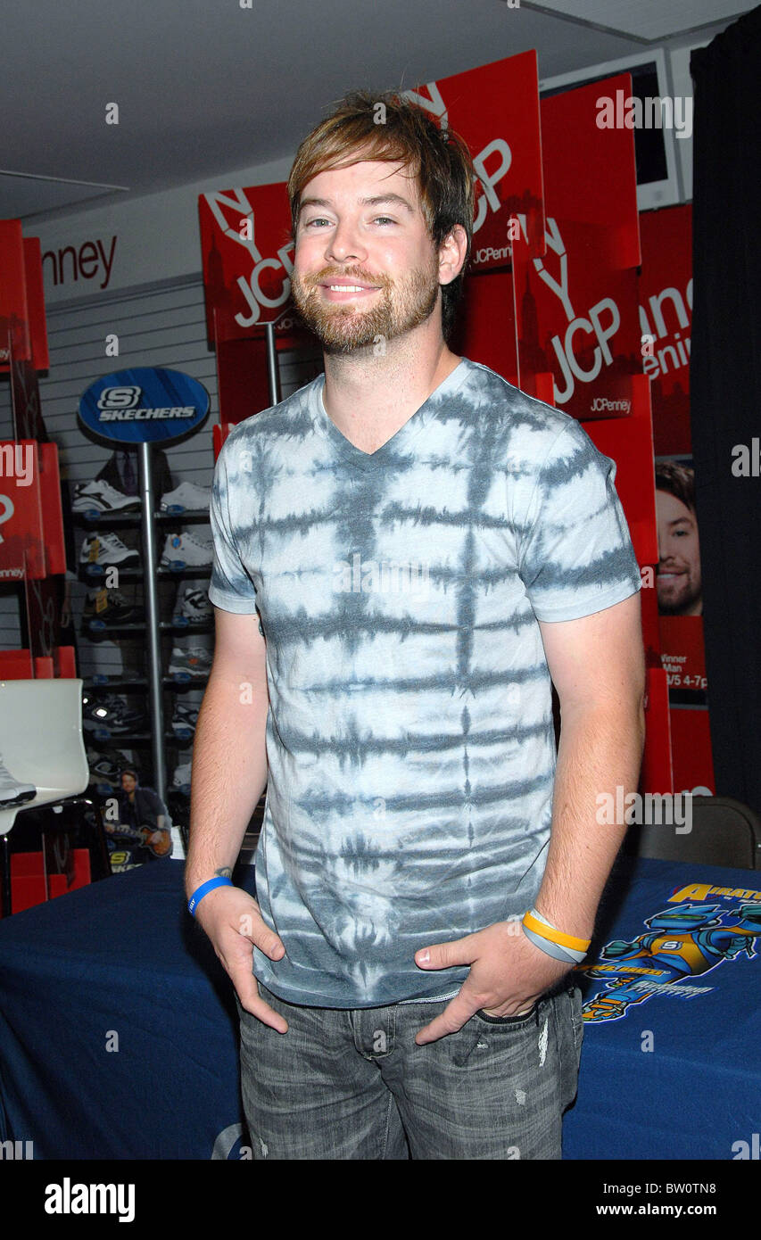 David Cook Promoting Sketchers at J.C. Penney Stock Photo - Alamy