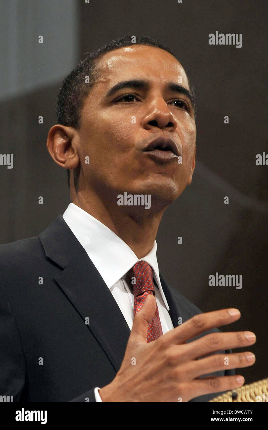 Obama Economic Speech on Presidential Campaign Trail Stock Photo - Alamy