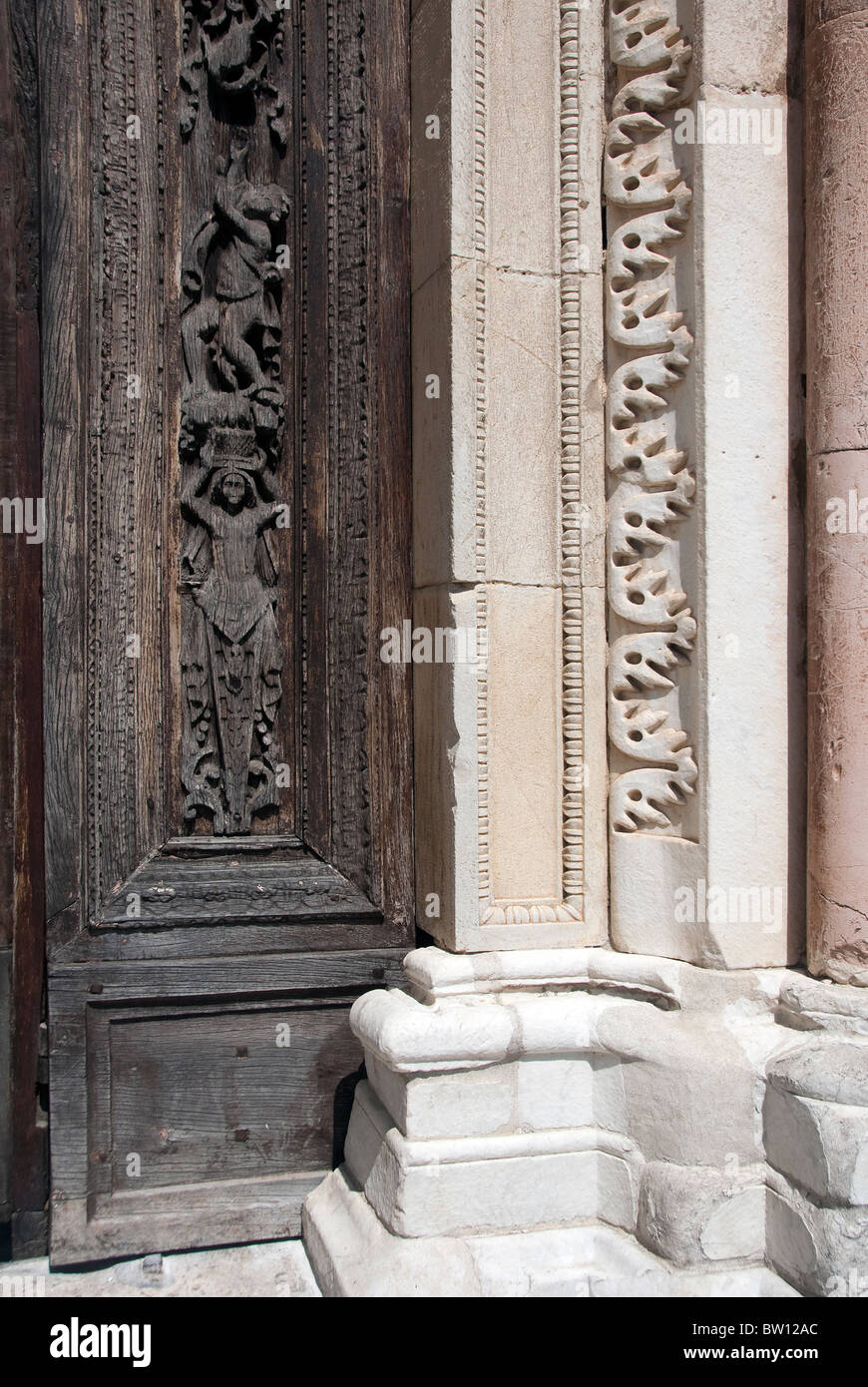 Carved wood portal hi-res stock photography and images - Alamy