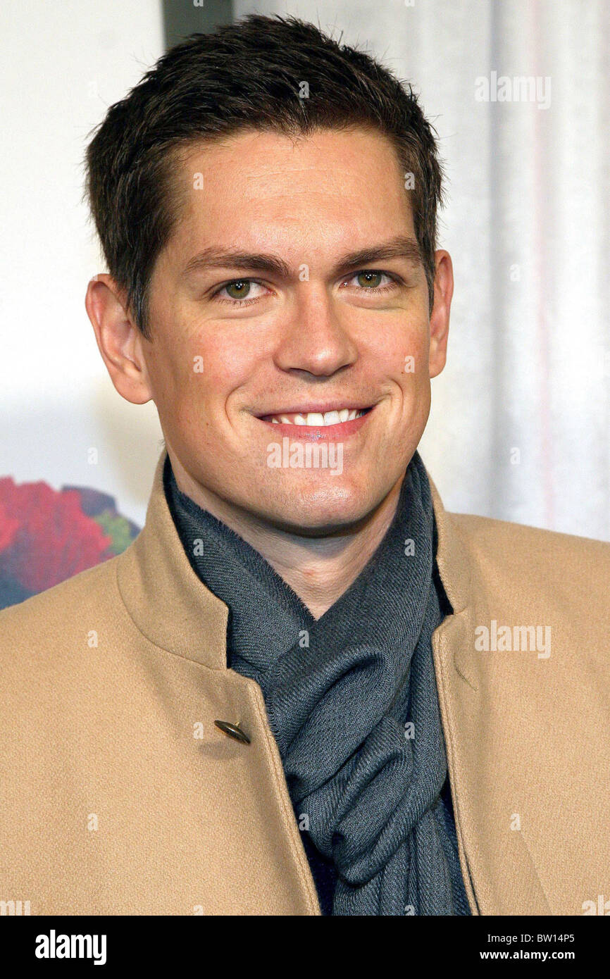 Steve howey bride wars hi-res stock photography and images - Alamy
