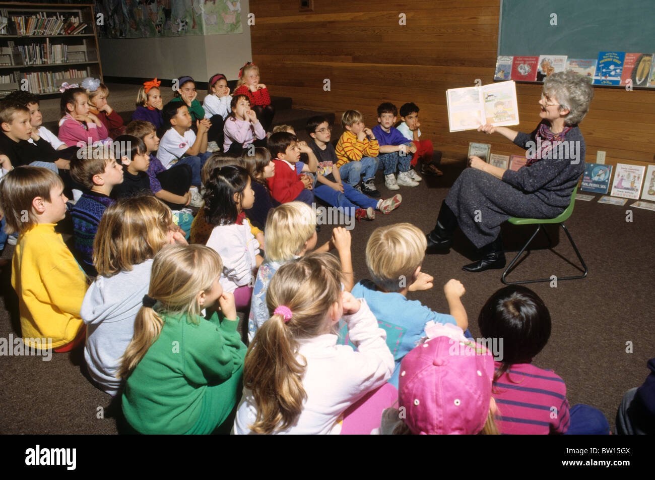 Library computer school librarian hi-res stock photography and images - Alamy