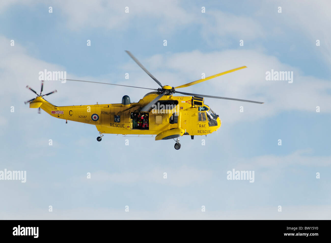 RAF Sea King helicopter flying close to Snowdon Stock Photo - Alamy