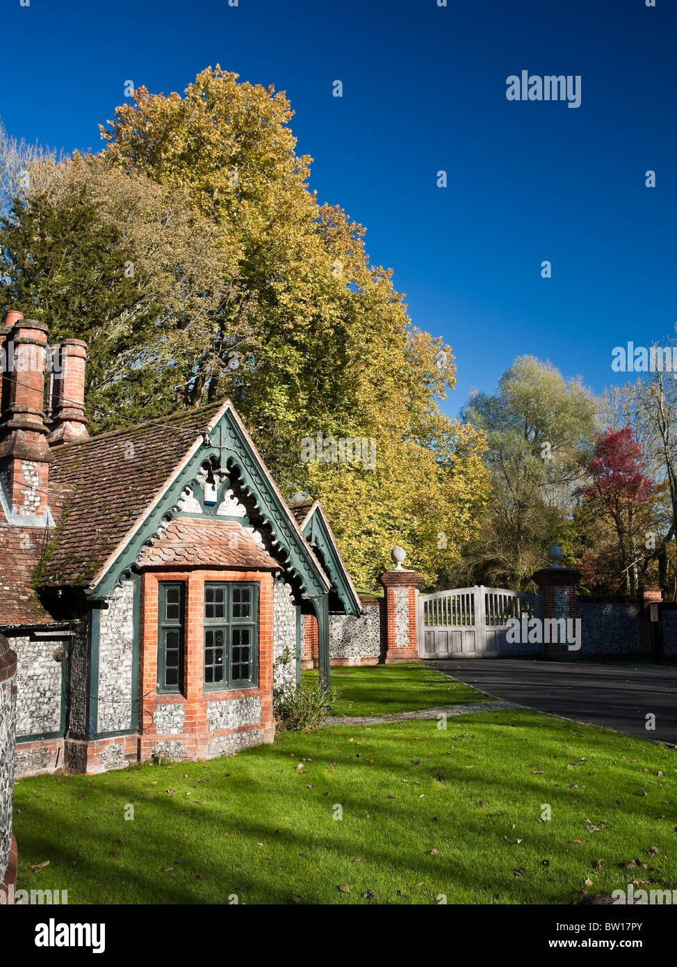 Gate keepers cottage at the gates of Laverstoke Park near Whitchurch ...