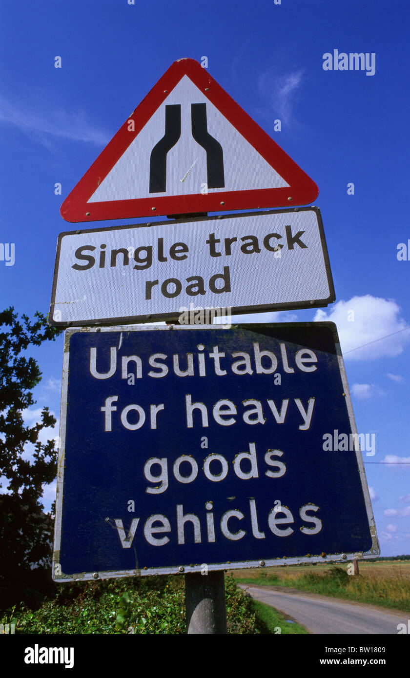 Warning sign of road unsuitable for hgv hi-res stock photography and ...