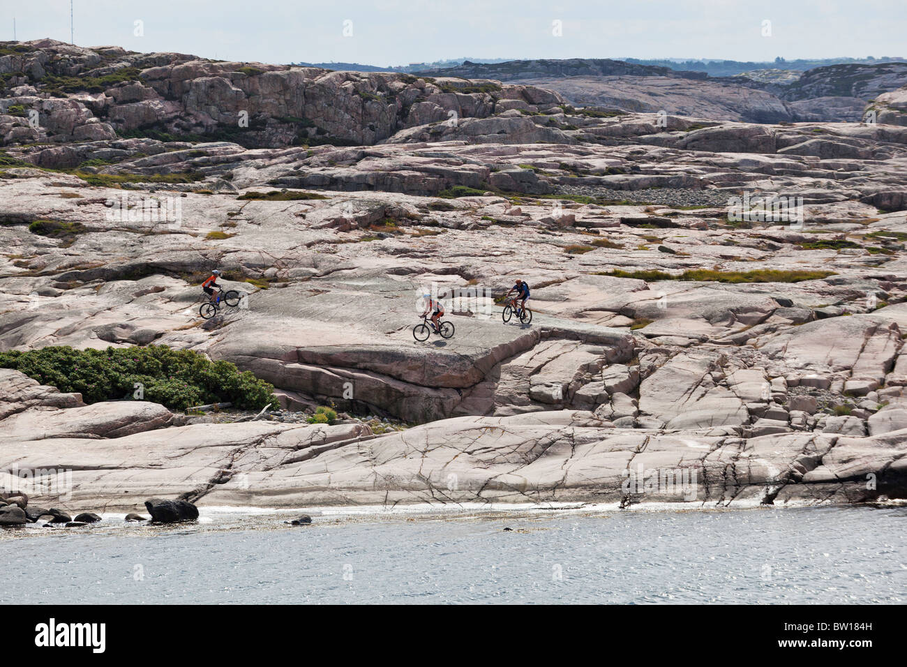 Mountain bikes cyclists on the rocks by the sea Stock Photo - Alamy