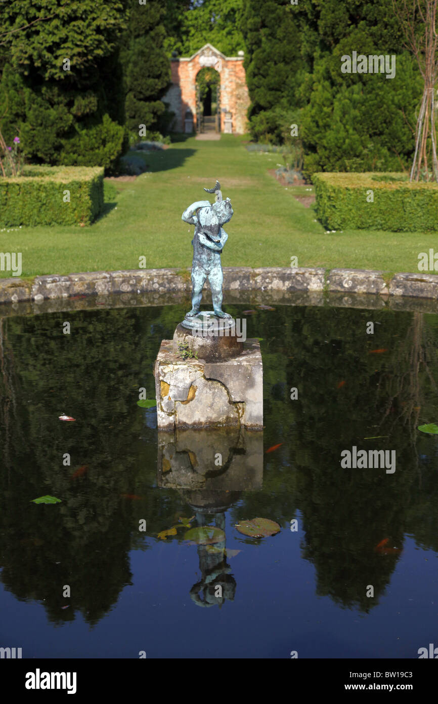 STATUE POND CASTLE HOWARD NORTH YORKSHIRE ENGLAND MALTON NORTH ...