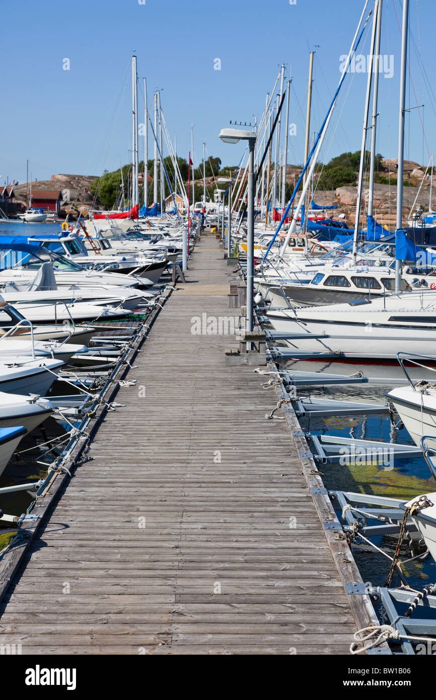 Long pier with boats moored in the marina Stock Photo - Alamy